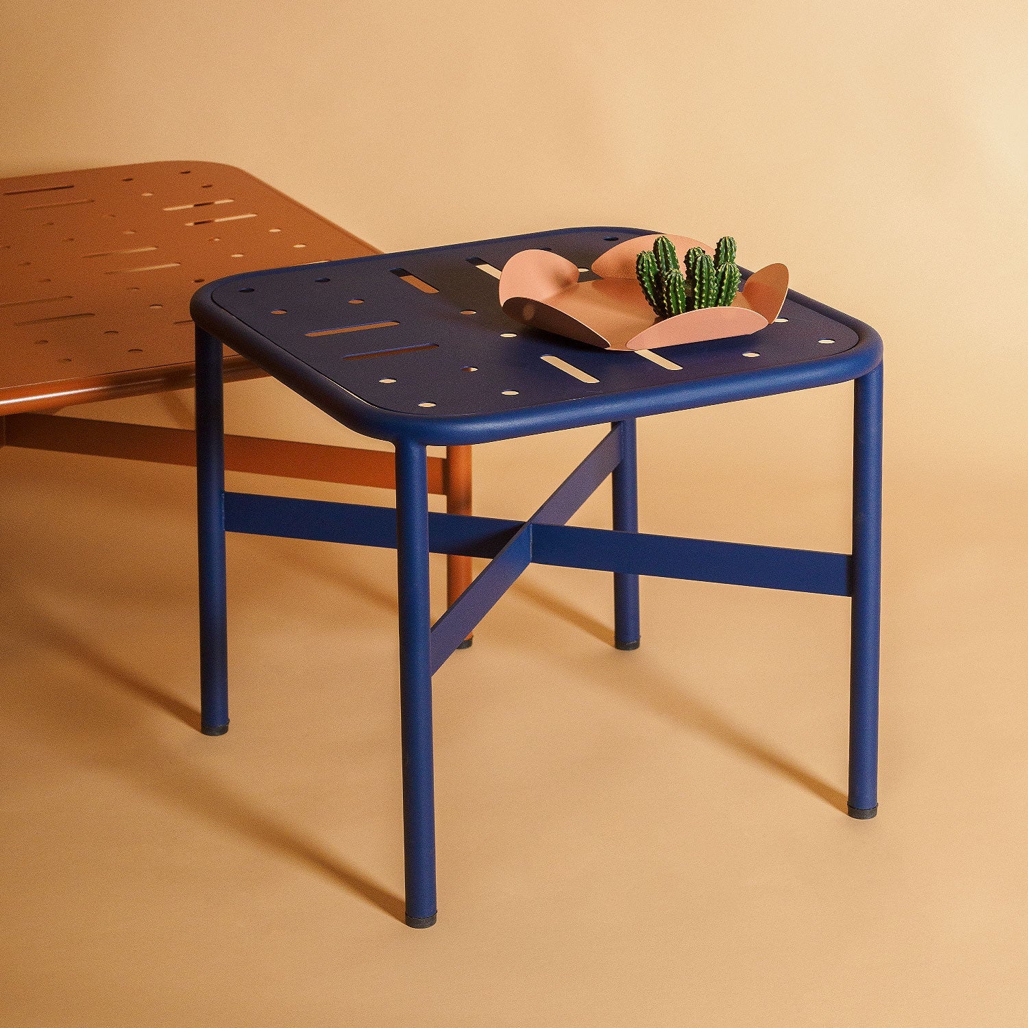 Sole Side Table – Oobje
